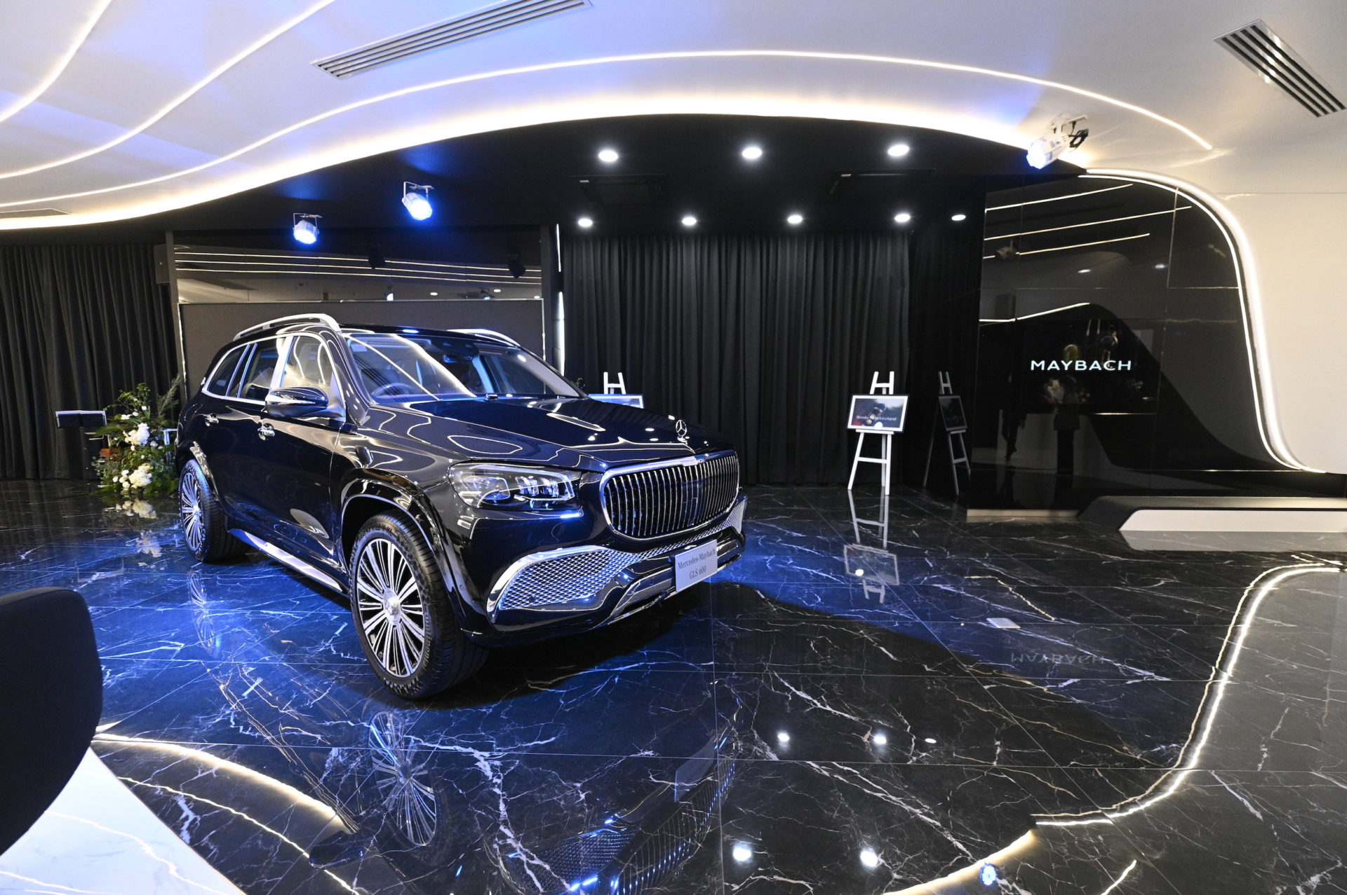 เบนซ์ สตาร์แฟลก เปิดโชว์รูม Mercedes-Maybach สุดหรูหราอลังการ ฉลองความ ...